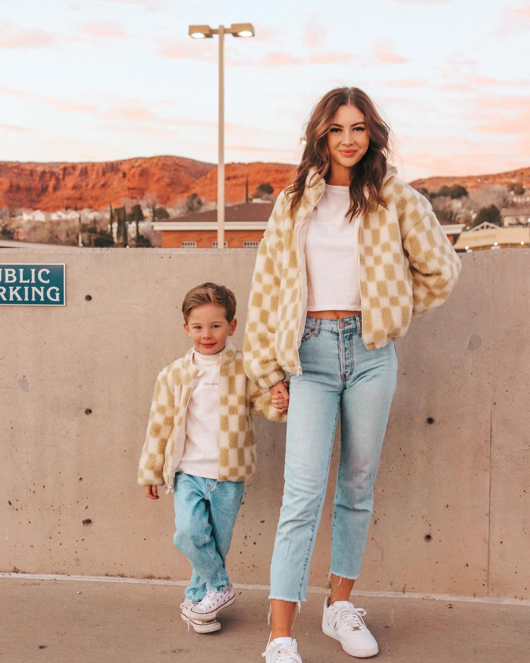 Izzy Larsen Net Worth, Age, Family & Biography